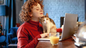 Watching videos in a separate floating window - Blog | Opera Tips & Tricks